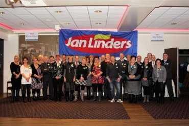 Jan Linders huldigt jubilarissen