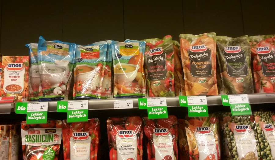 Jumbo wijst biologische producten aan op het schap