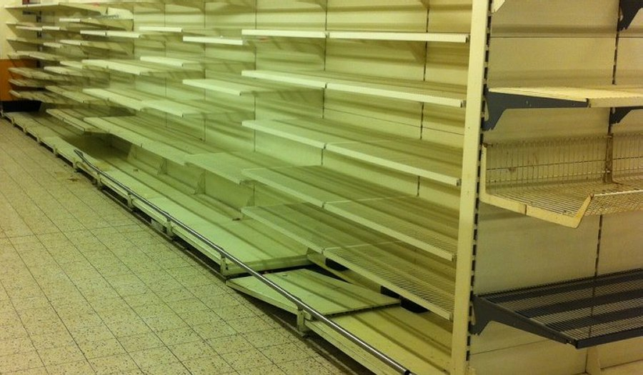 Grieken halen schappen supers leeg