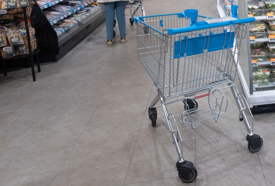 Albert Heijn stopt met muntjes in winkelwagens