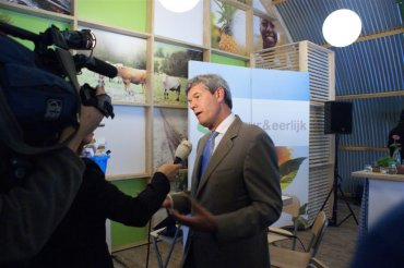 AH: 'Boer geen tijd om sip uit raam te kijken'